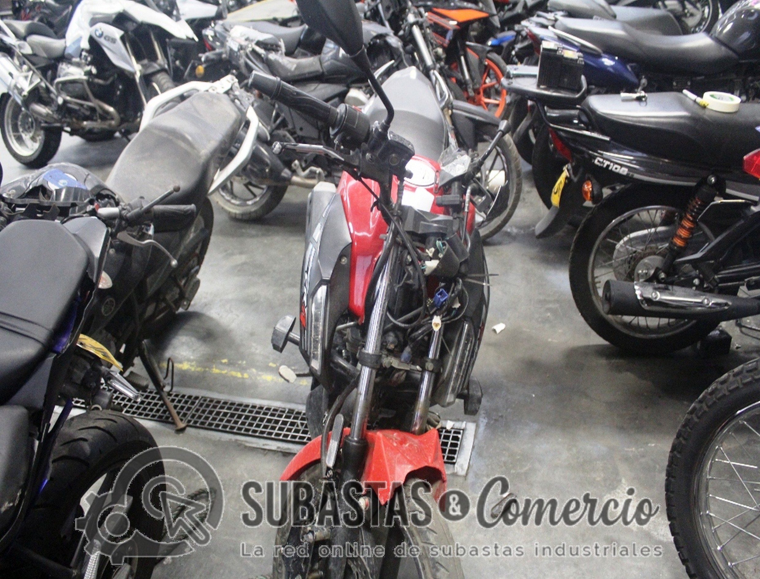 Subastas y Comercio - Motocicleta Akt Ak125cr4 EIII Mod.2021 -Daños RIF97F